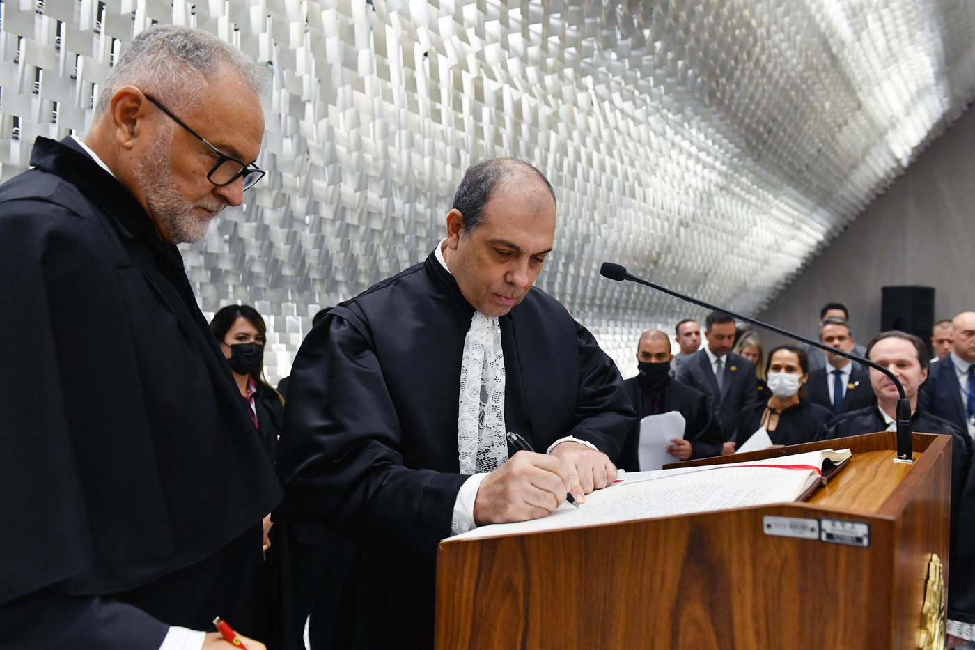 Cerimônia de posse dos ministros do STJ, Messod Azulay Neto e Paulo ...