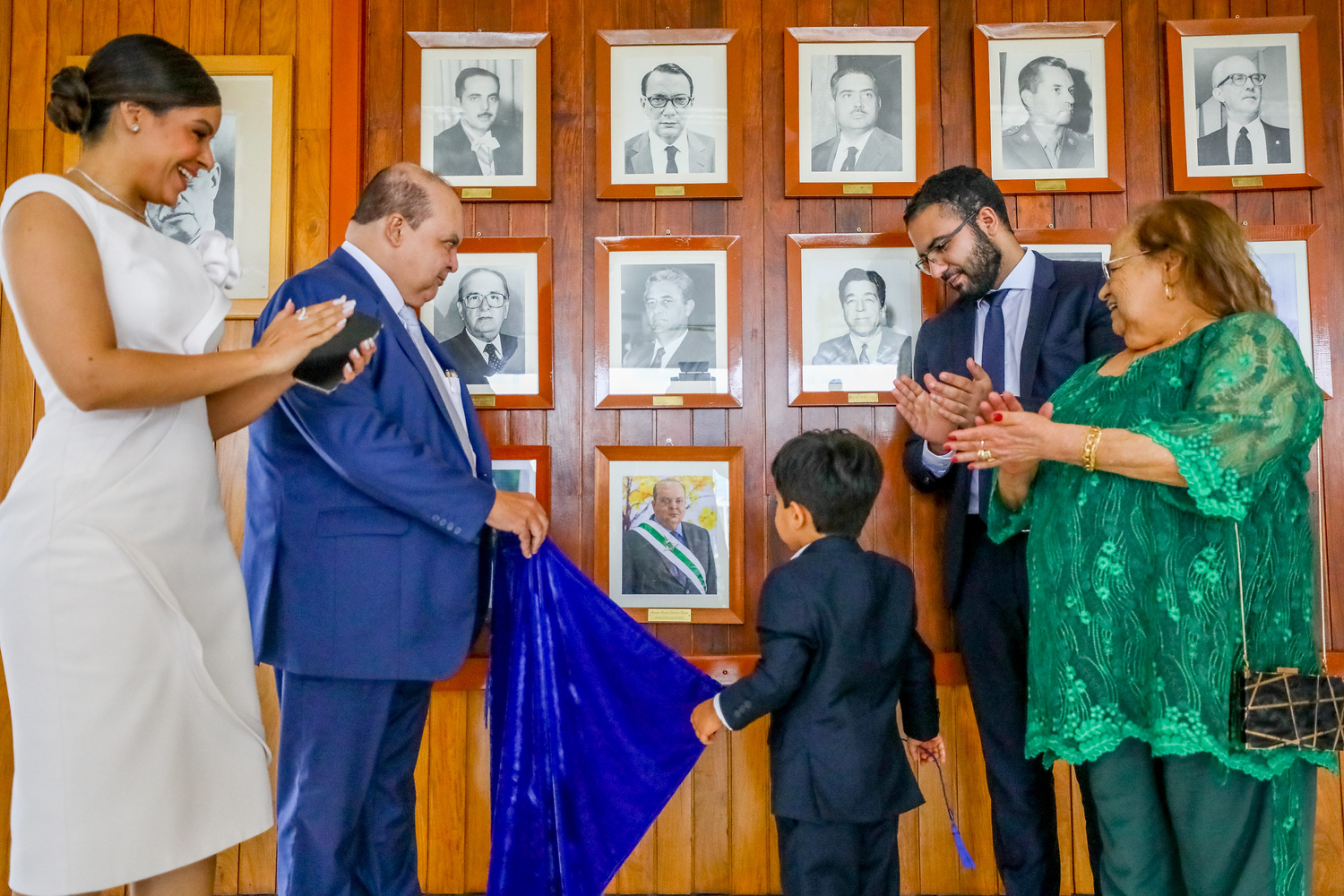 Ibaneis Rocha inaugura Retrato na Galeria de Governadores ao lado dos ...