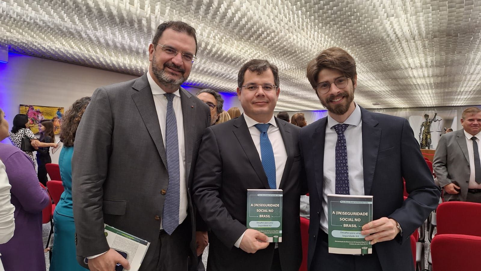 Thais Riedel, lança no STJ, obra sobre Seguridade Cristiano Fernandes ...