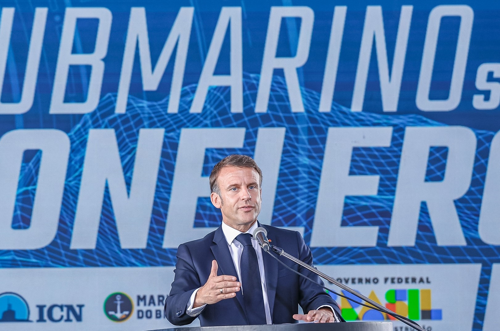 Presidente da França Emmanuel Macron durante a cerimônia de lançamento ...