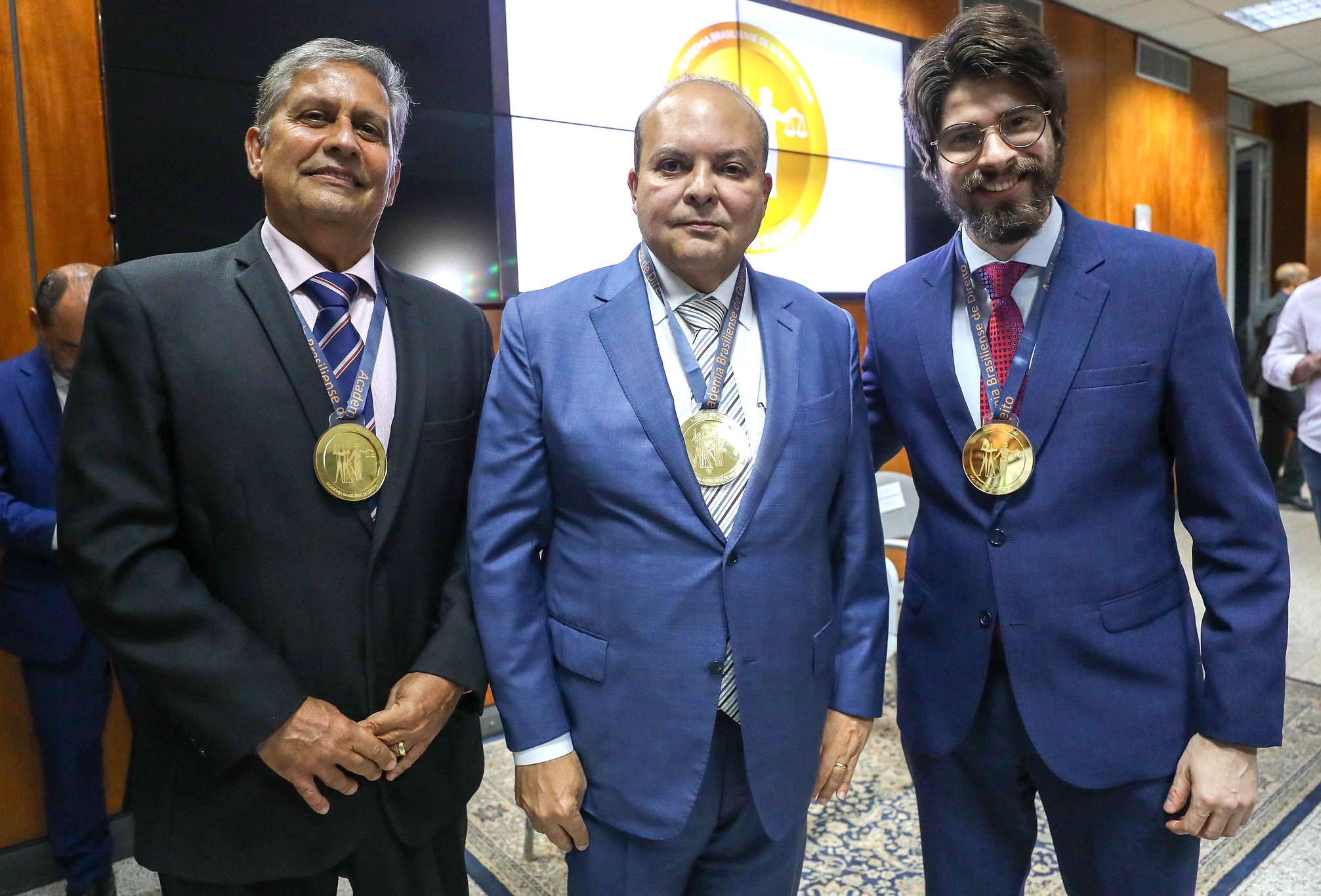 Presidente Manoel Jorge e secretário-geral Gilbert Di Angellis assinam Termo de Posse de Ibaneis ...