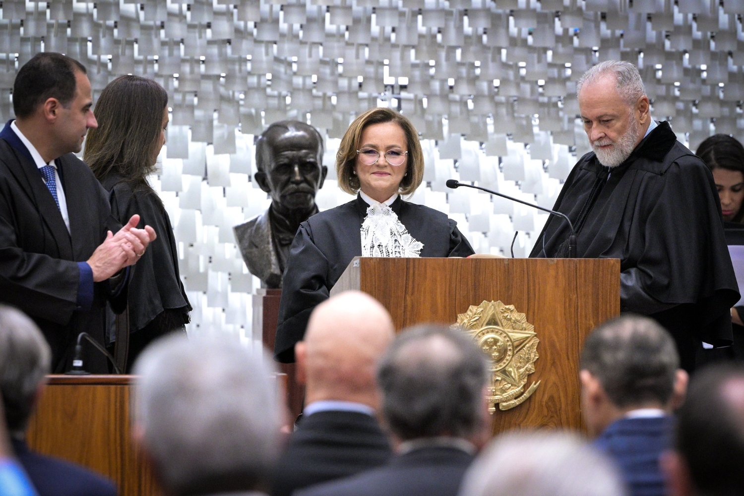 Marluce Caldas Bezerra toma posse como ministra do STJ com os aplausos ...